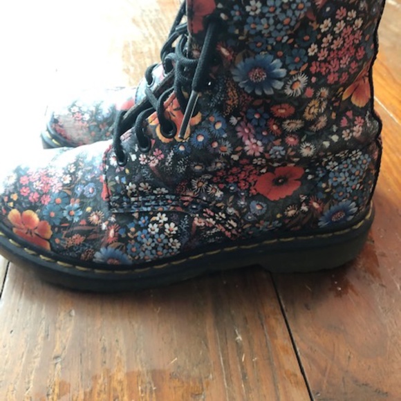 Dr. Martens | Shoes | Doc Martin Lace Up Flower Boots | Poshmark